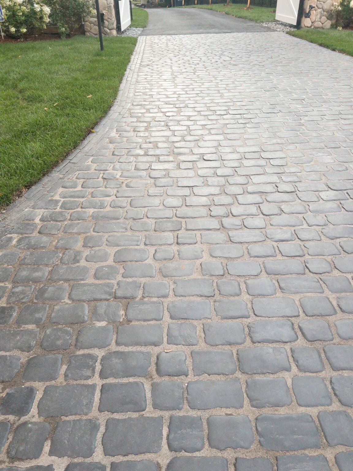 Beautiful Stone Paver Driveway Ideas (And Favorite Stone Pavers) | Hope ...