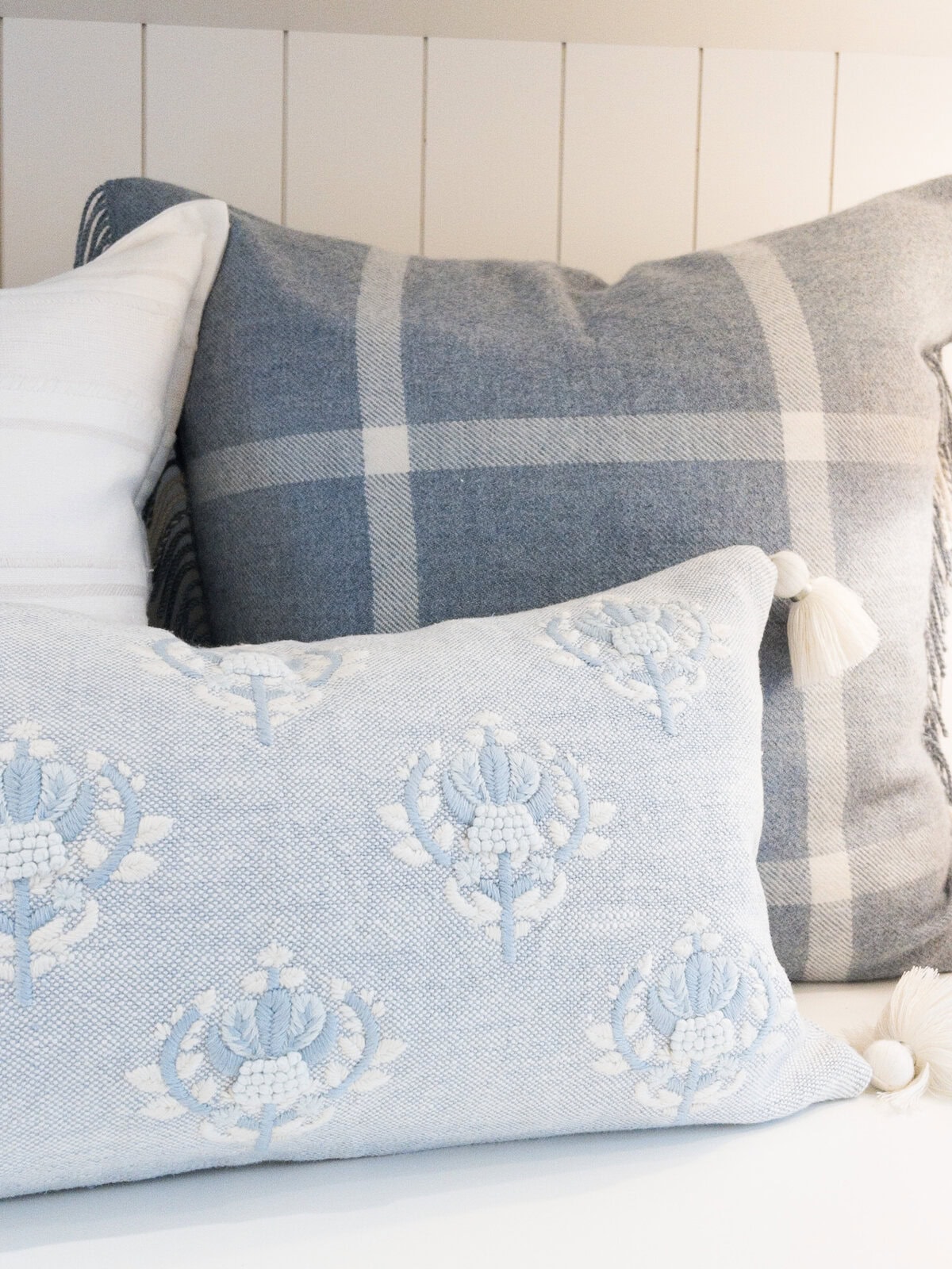 Perfect Pillow Combinations: How To Mix and Match Pillows Like A Pro